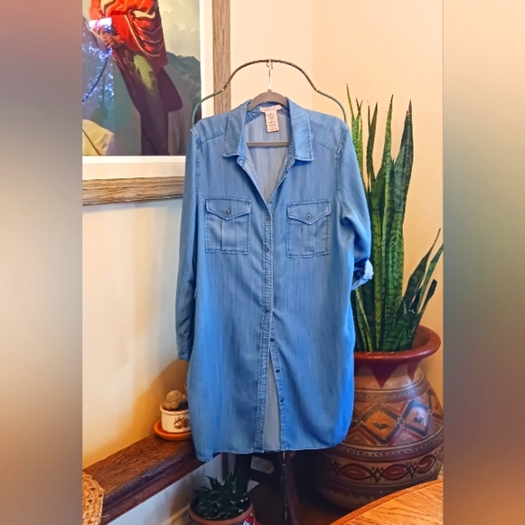 Philosophy | Tops | Philosophy Blue Chambray Buttondown | Poshmark